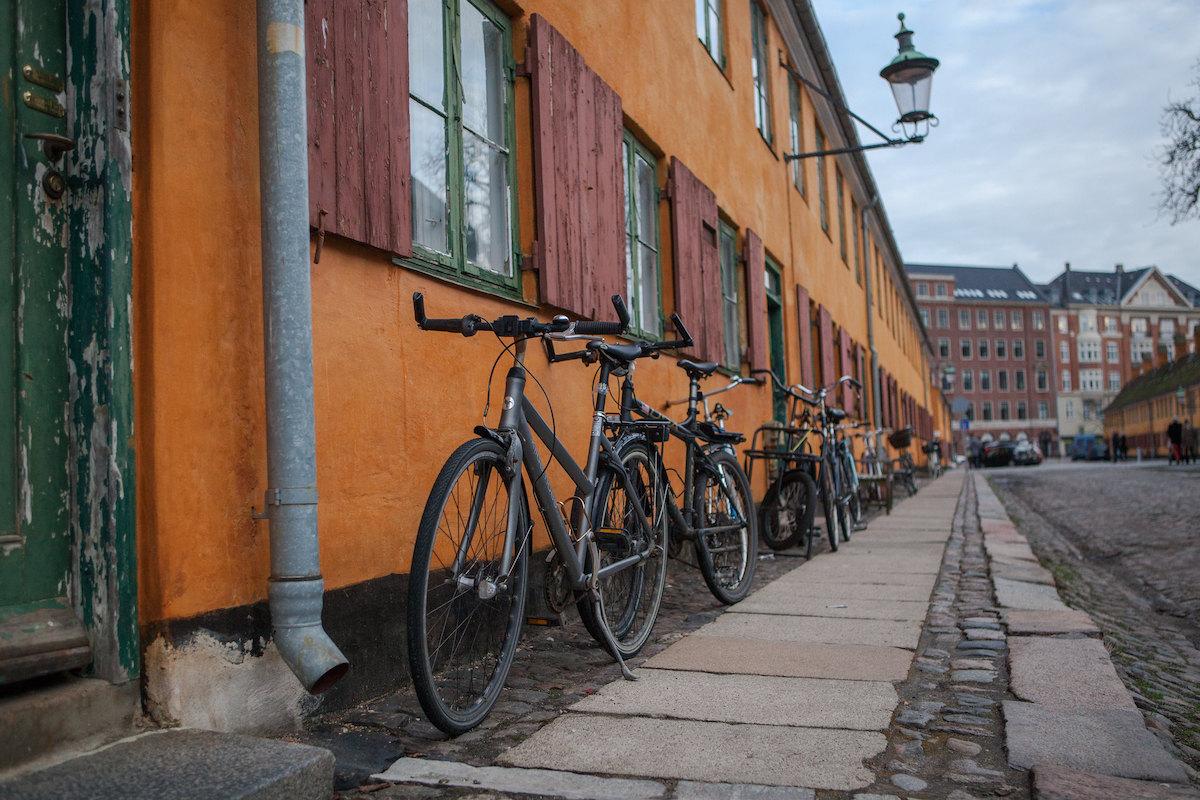 Betonfliser slår fortiden i Nyboder | Magasinet KBH